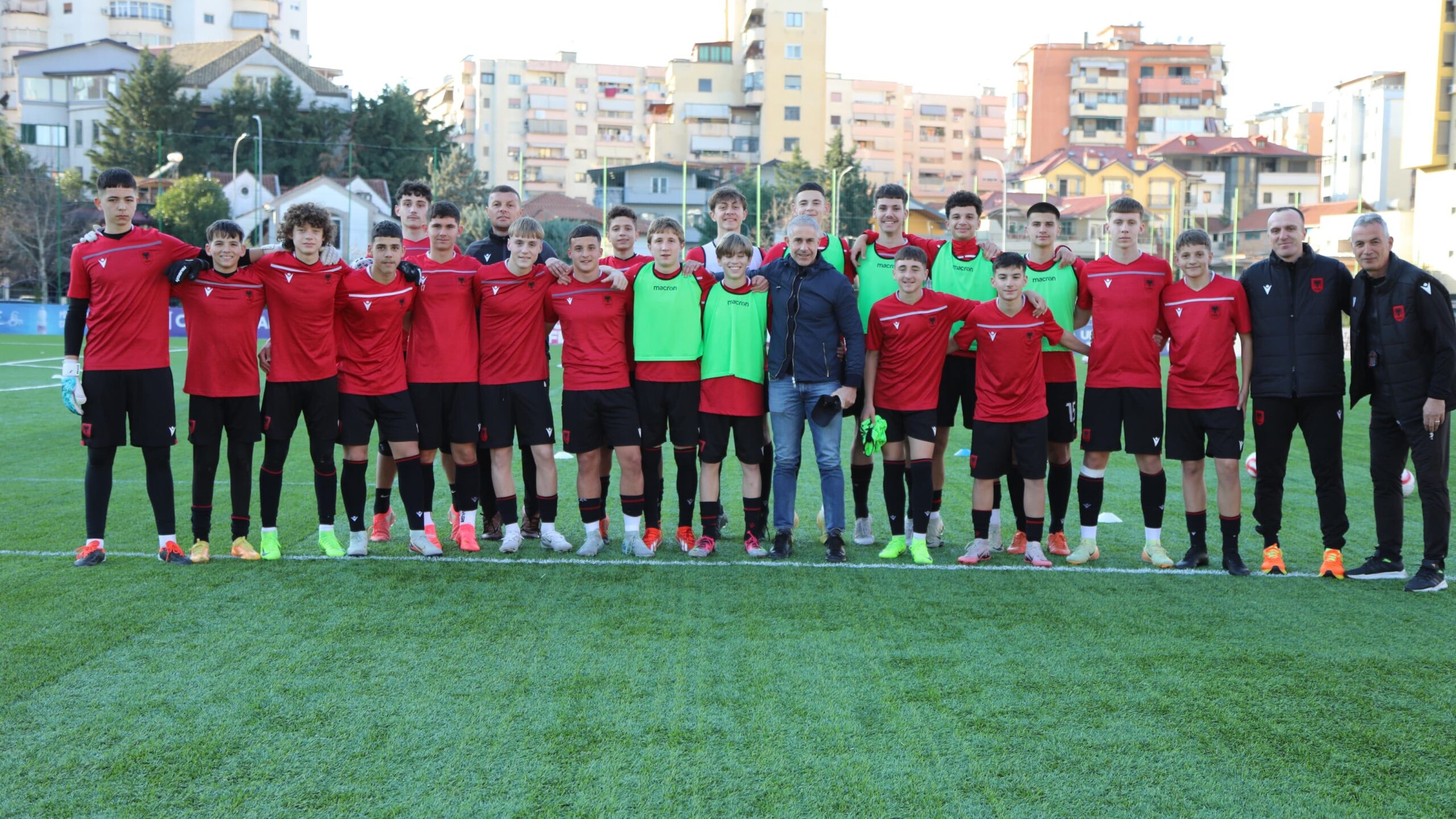 Special meeting, coach Sylvinho visits the talents of “Elite Youth ...